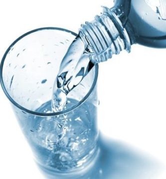 Agua mineral natural