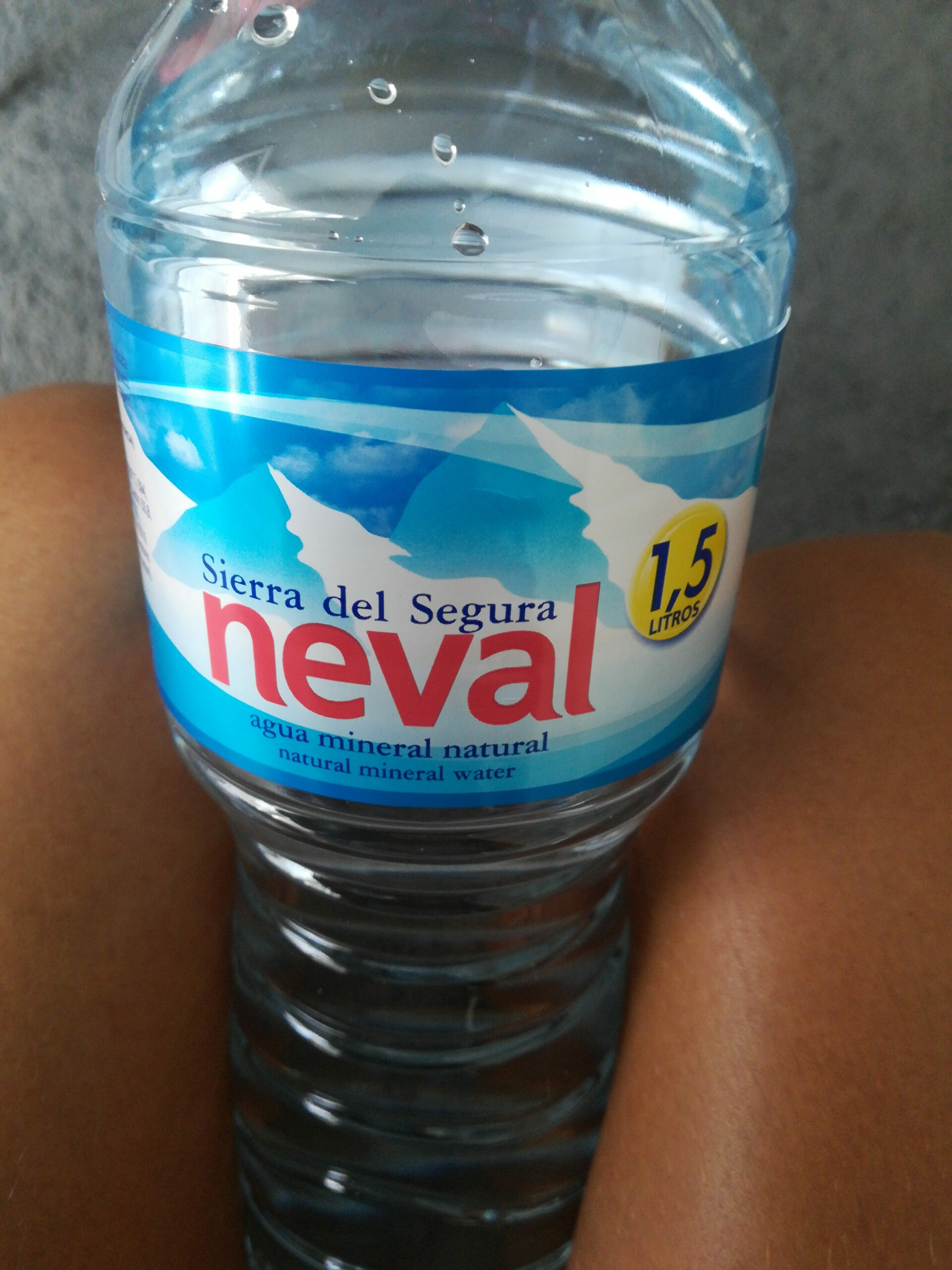 Agua mineral: Neval - Agua mineral natural